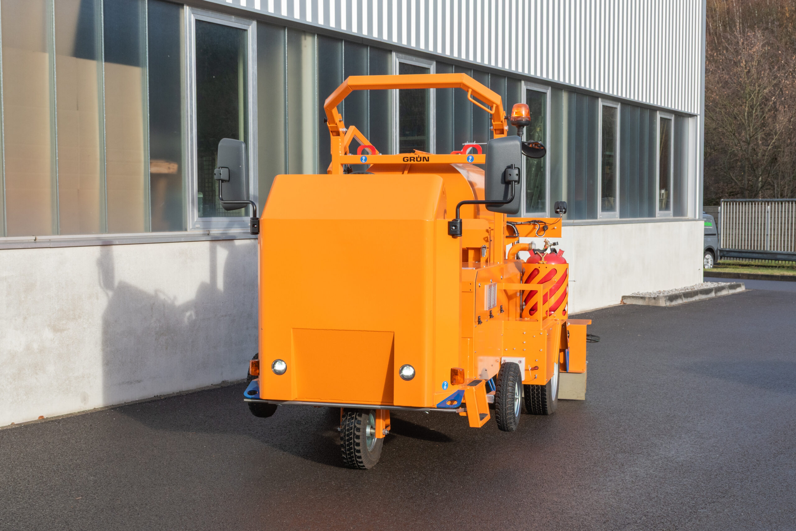 Selbstfahrende Elektro - Bitumenspritzmaschine und BSM 600-3R FK - Grün ...